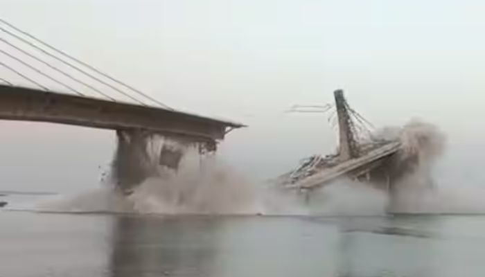 Bihar Bridge Collapse: चुटकियों में ढह गया 1,700 करोड़ रुपये का पुल, अब ...
